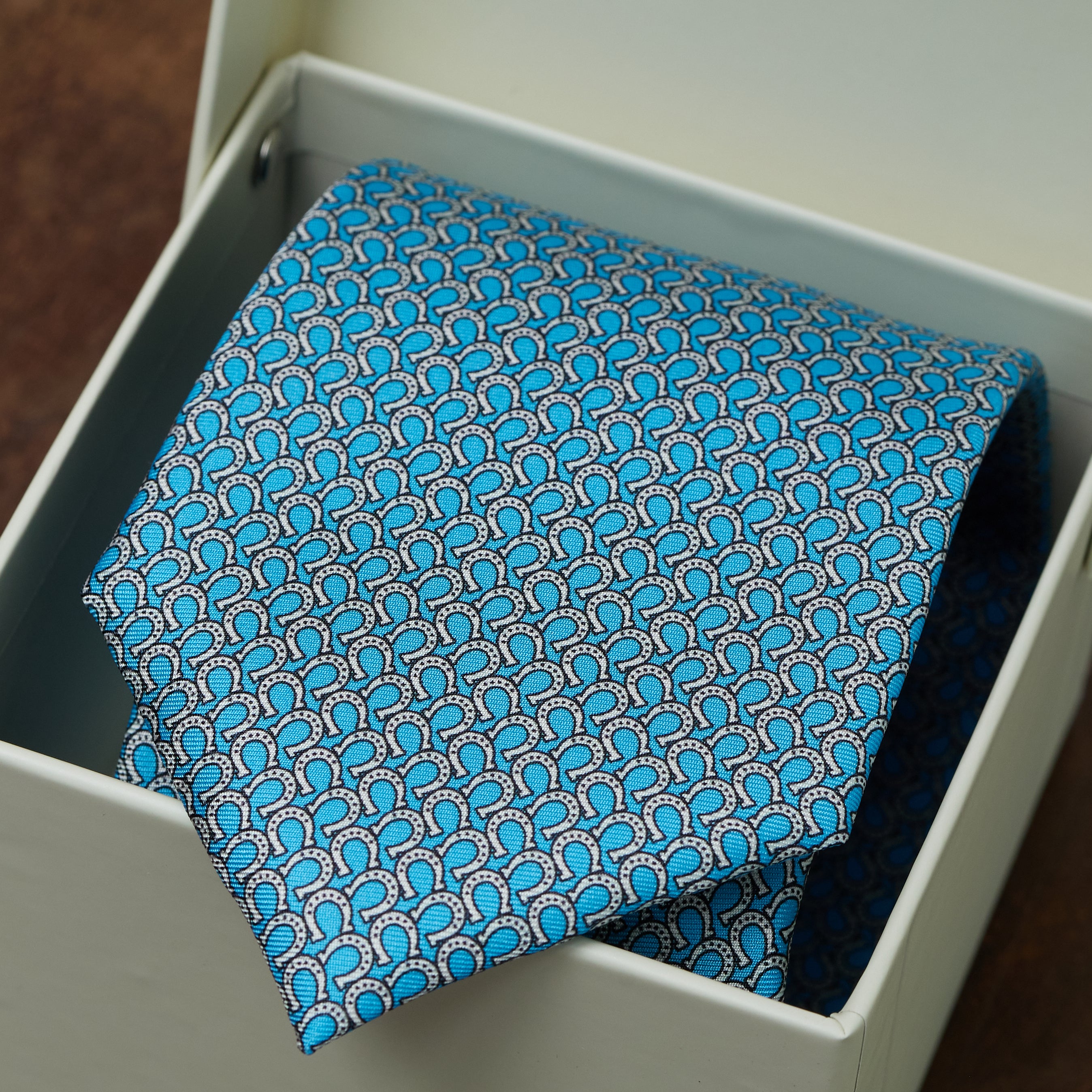 Blue Ties – Elliot Martin - Belesduna