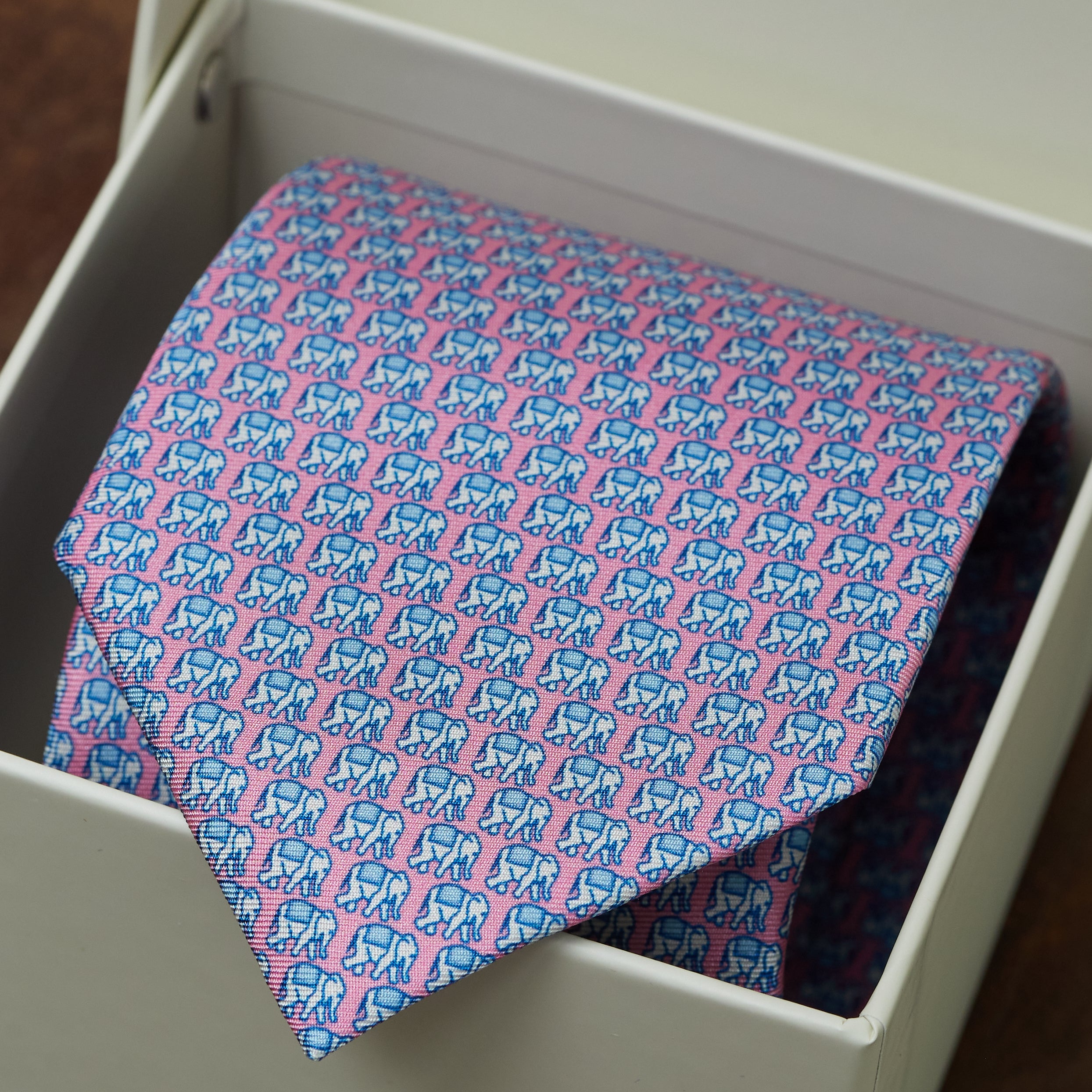 Pink Ties – Elliot Martin - Belesduna